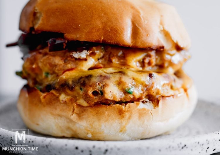 The Best Smash Chicken Burger (Video) - Munchkin Time